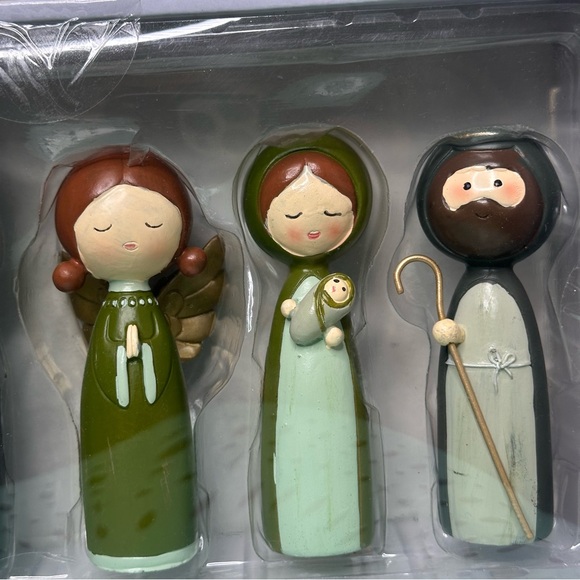 Holiday | Love And Light 6 Piece Nativity Set Wooden Green Figures ...